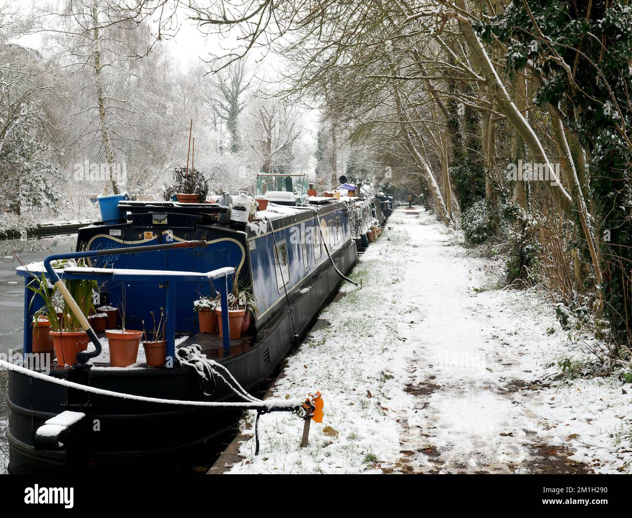 Winter scene on a frozen canal hi-res stock photography and images - Alamy