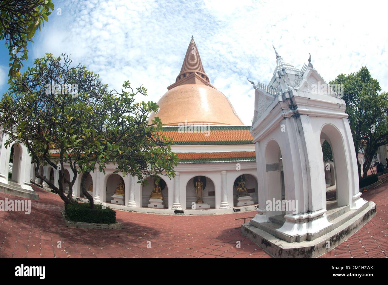 Phra Pathom Chedi, the largest and most important in Thailand. The ...