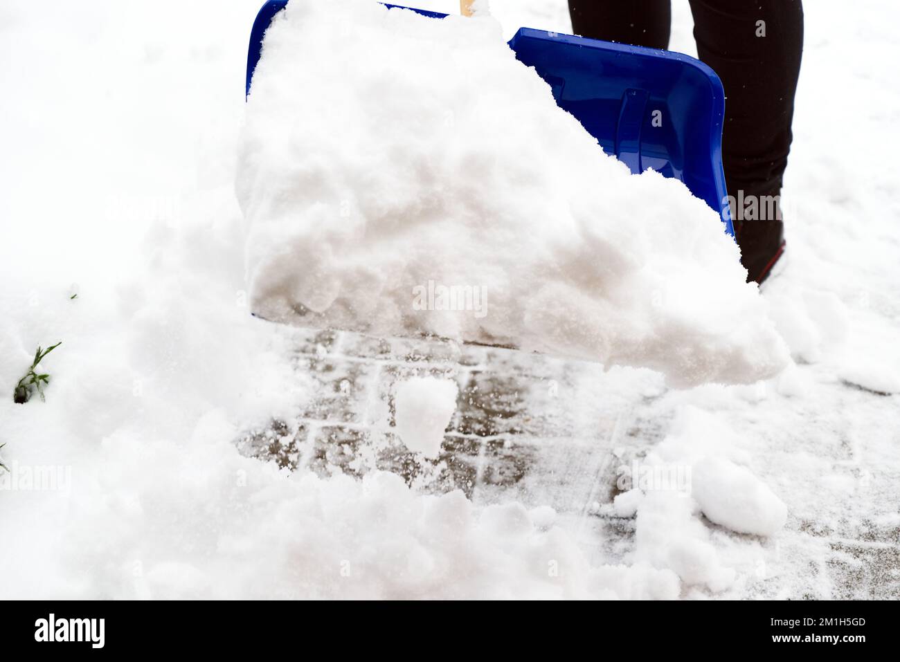 woman shoveling snow during snow blizzard Stock Photo - Alamy