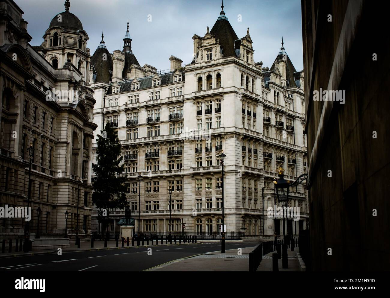 Famous buildings of london hi-res stock photography and images - Alamy