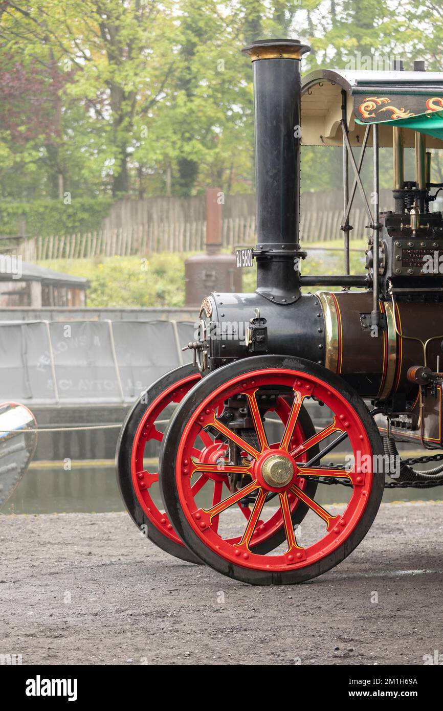 old traction engine with decrative bright red wheels Stock Photo - Alamy