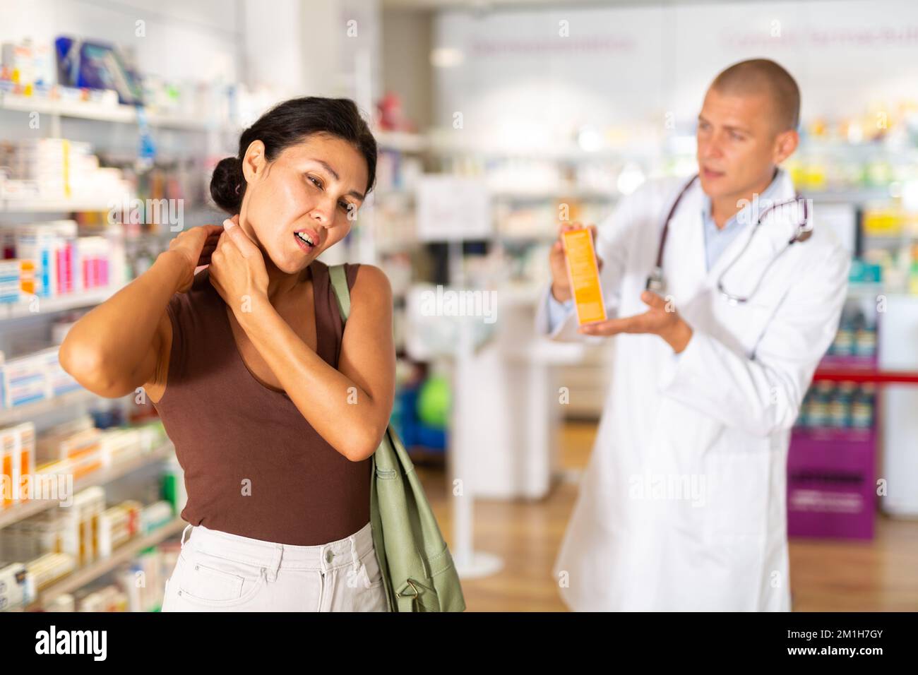 Man complaining store hi-res stock photography and images - Alamy Man complaining store hi-res stock photography and images - Alamy