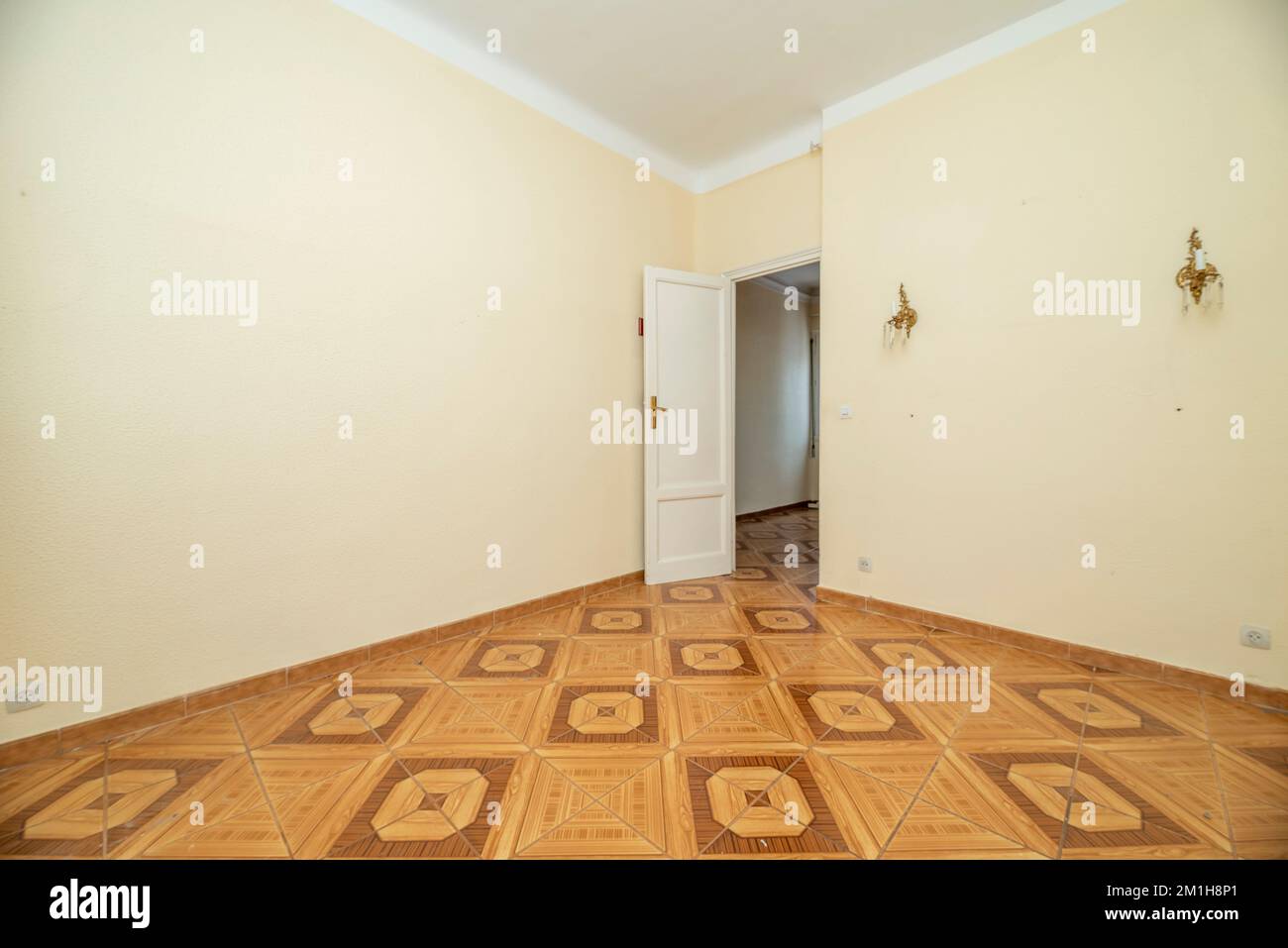Cream room interior wall hi-res stock photography and images - Alamy