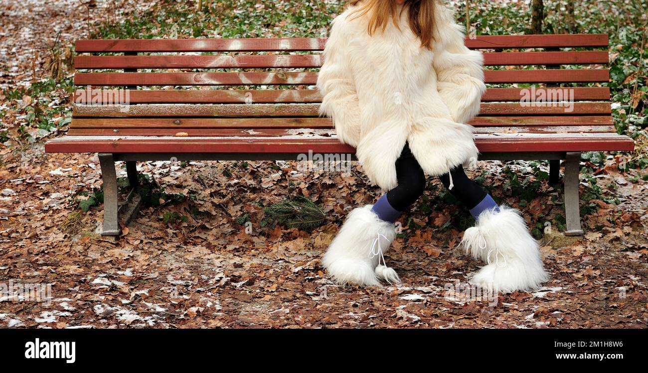 girl, young, waiting, winter, cold, low temperature,dating, park, warm ...