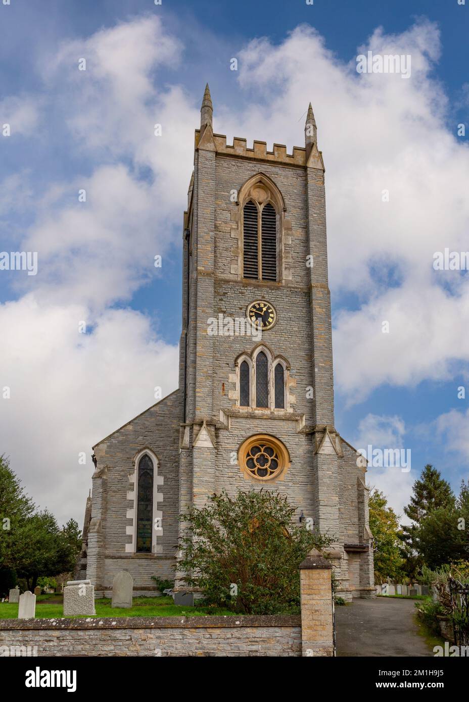 St. James church in the Warwickshire village of Alveston Stock Photo ...