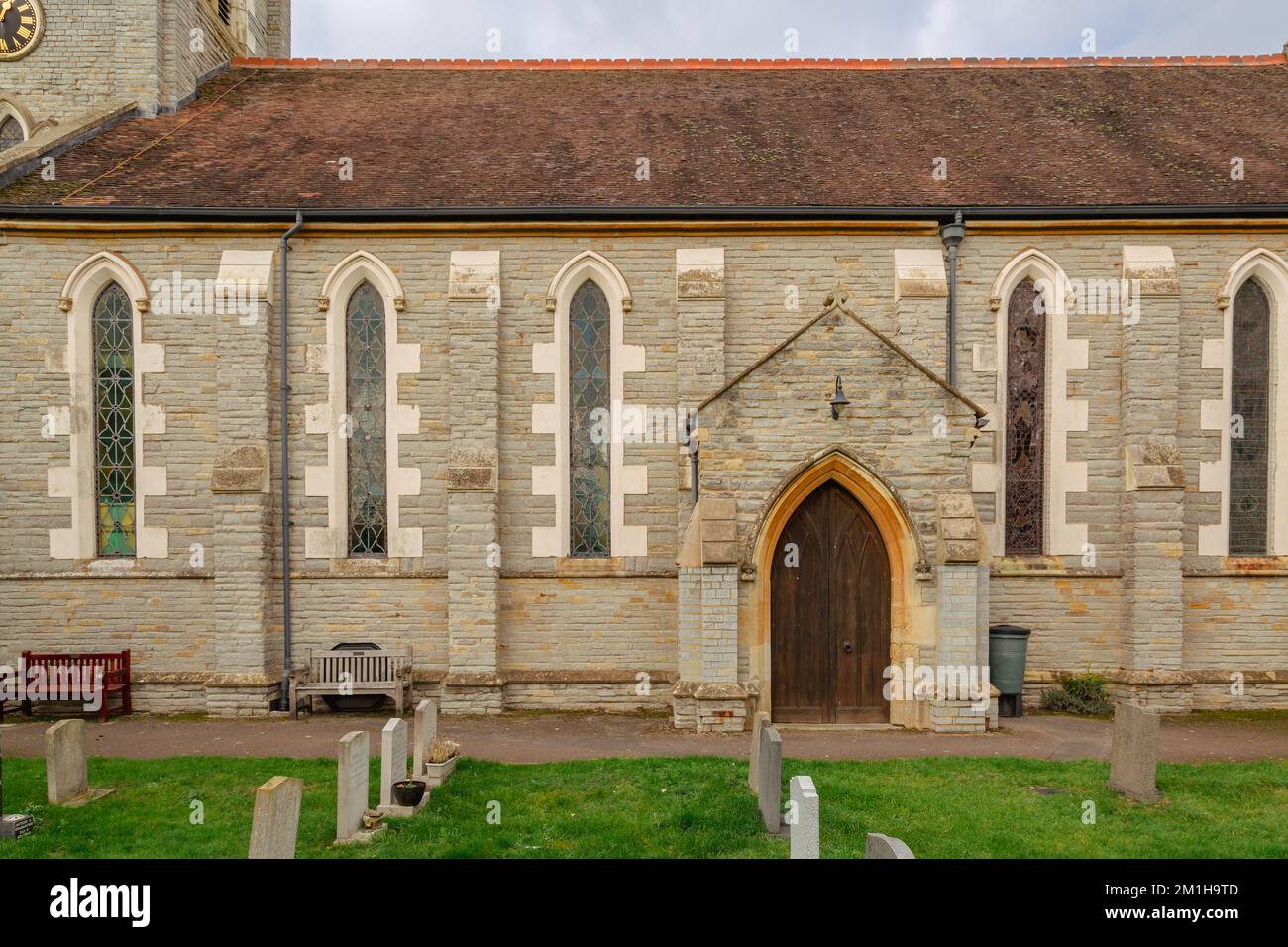 St. James church in the Warwickshire village of Alveston Stock Photo ...