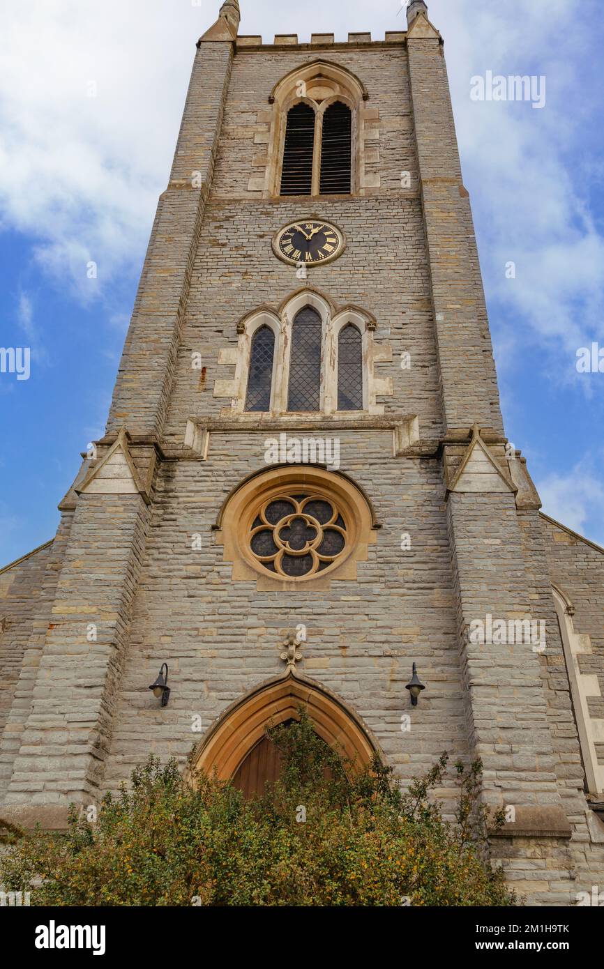 St. James church in the Warwickshire village of Alveston Stock Photo ...