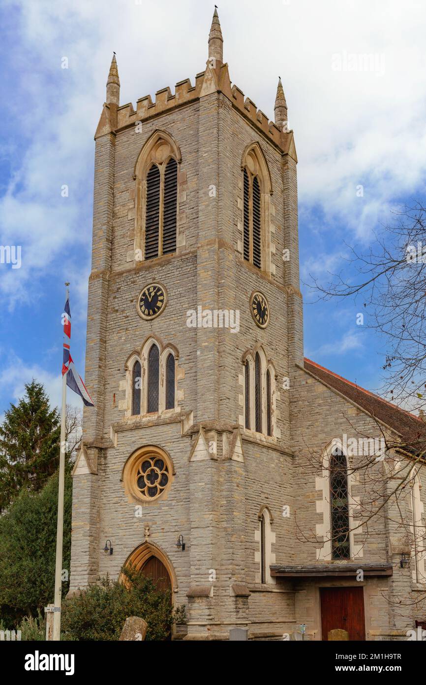 St. James church in the Warwickshire village of Alveston Stock Photo ...