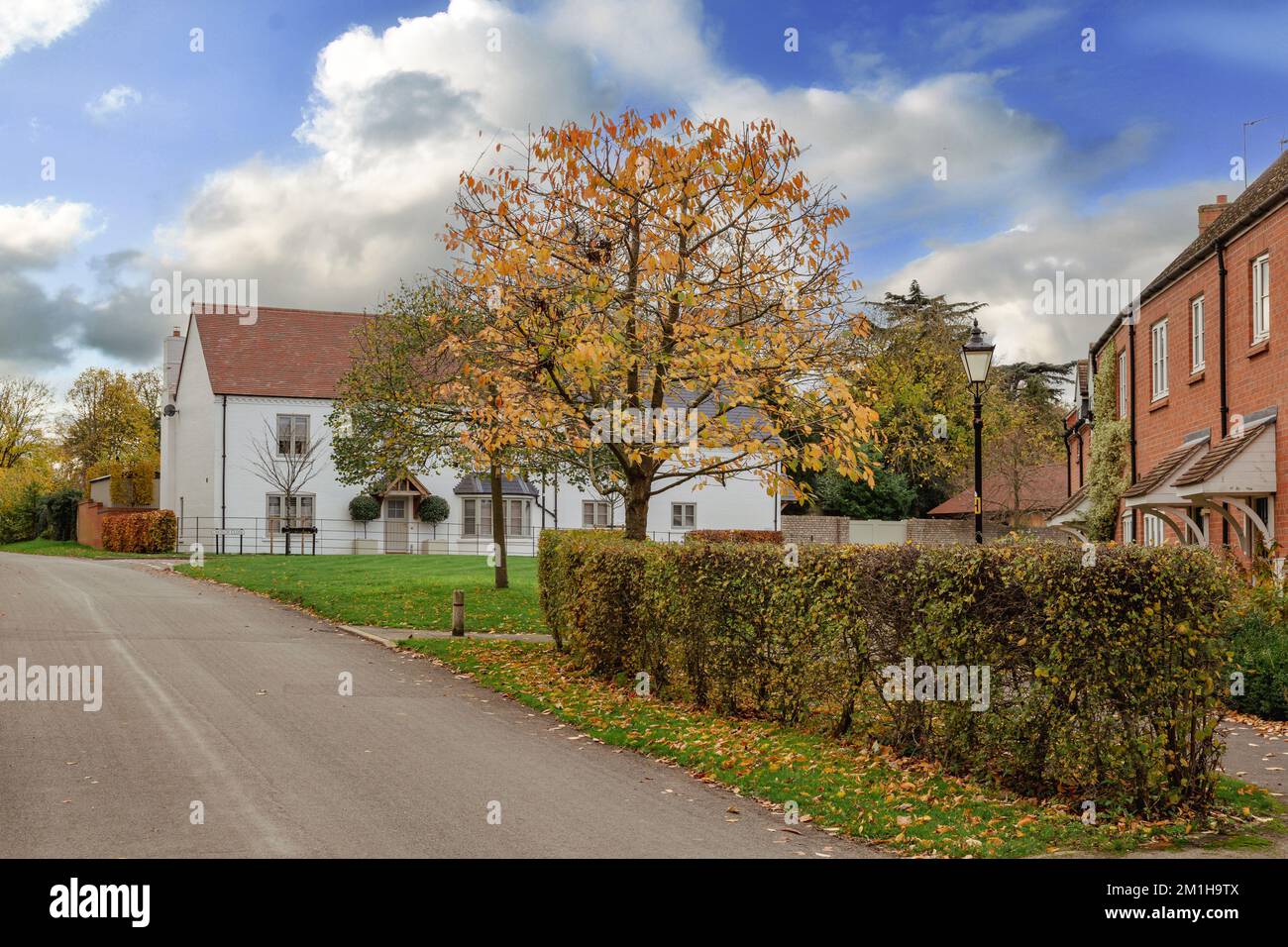 Street views with cottages in the Warwickshire village of Alveston ...