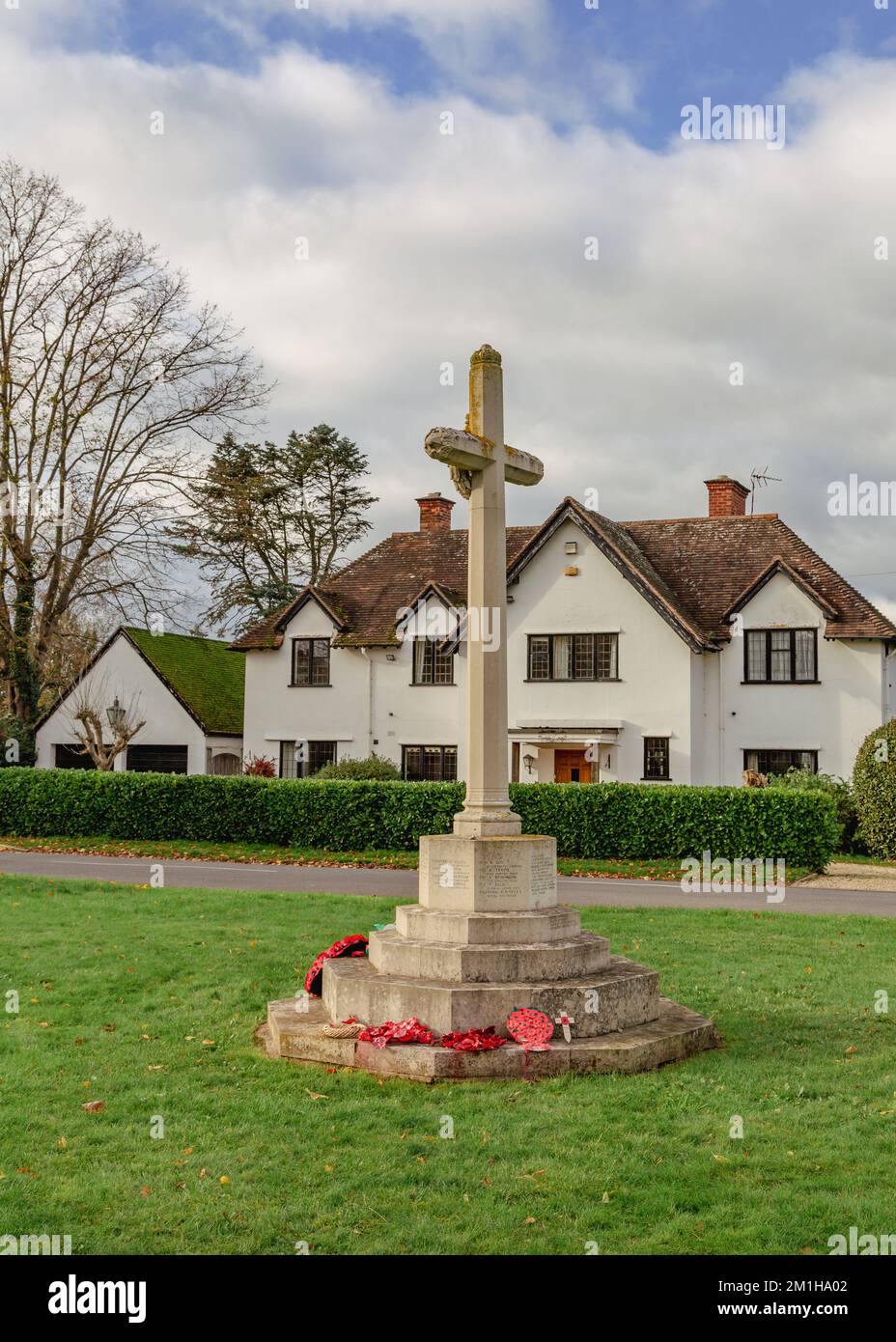 Alveston village green hi-res stock photography and images - Alamy