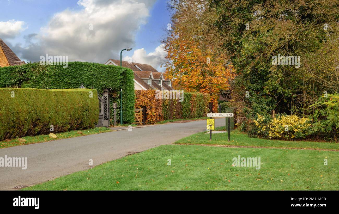 Street views with cottages in the Warwickshire village of Alveston ...