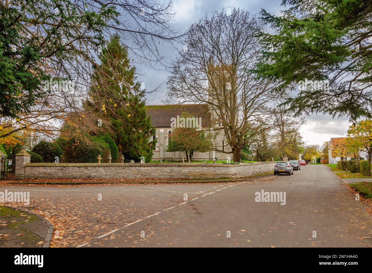 St. James church in the Warwickshire village of Alveston Stock Photo ...