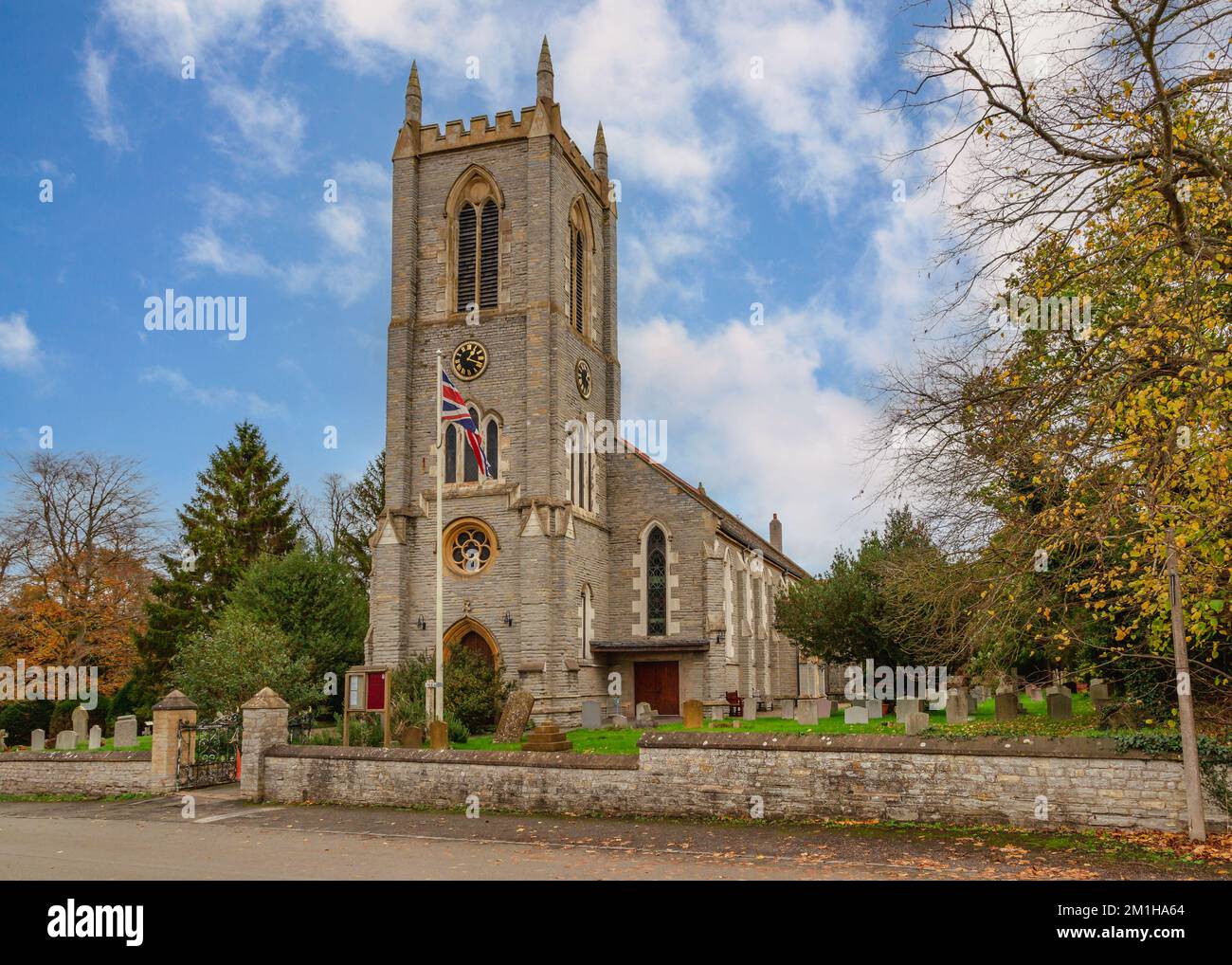 St. James church in the Warwickshire village of Alveston Stock Photo ...