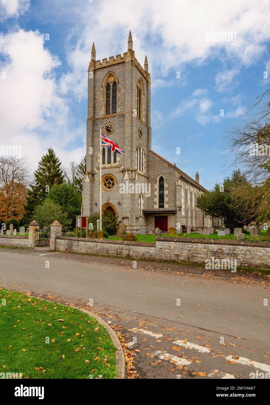 St. James church in the Warwickshire village of Alveston Stock Photo ...