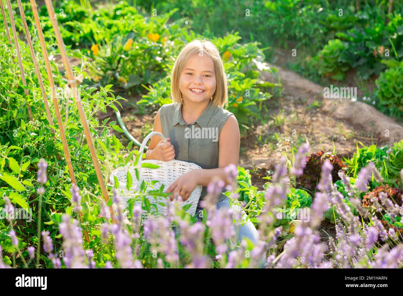Smiling little girl at the farm Stock Photo - Alamy