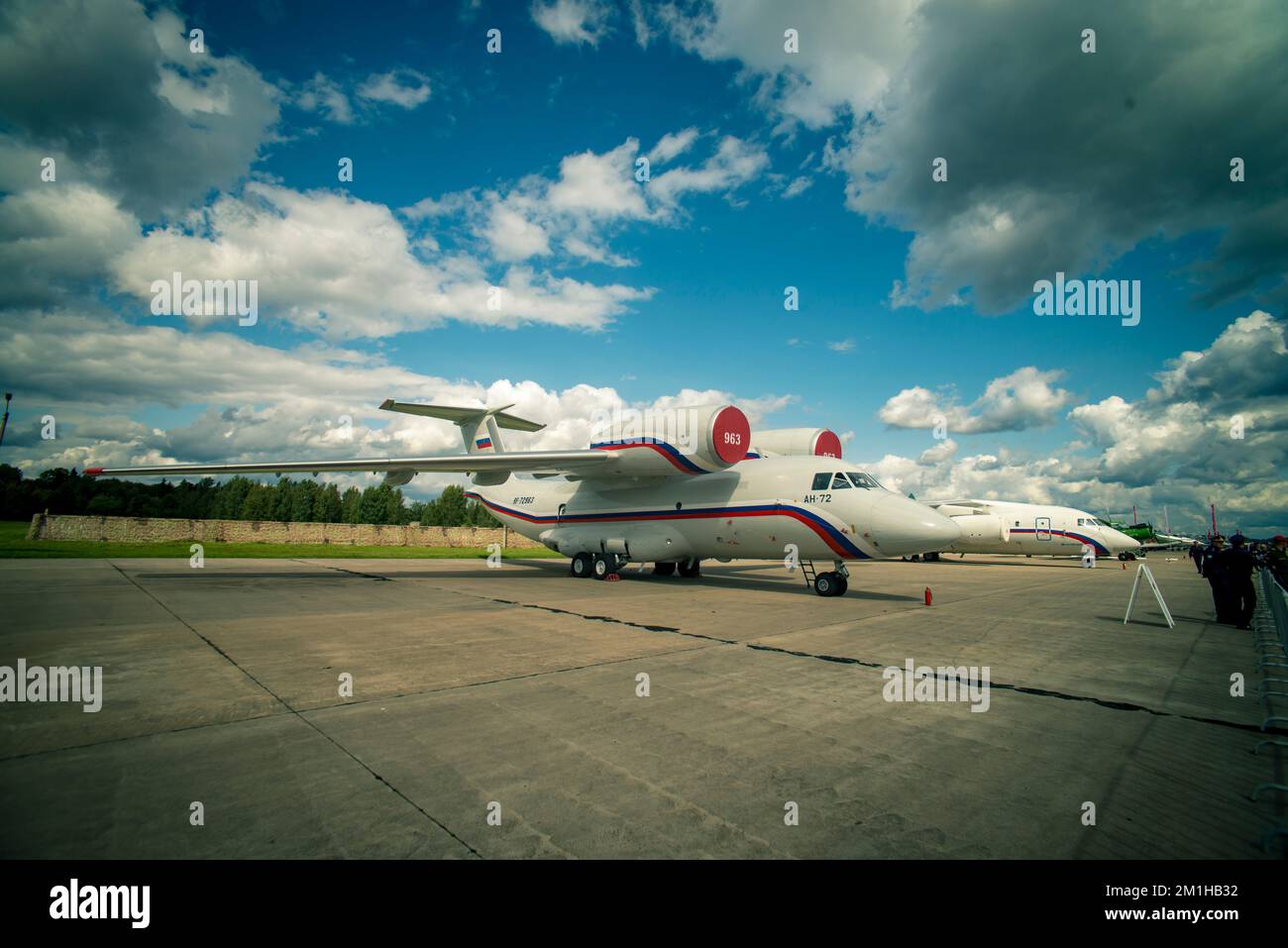 Maks airshow hi-res stock photography and images - Alamy