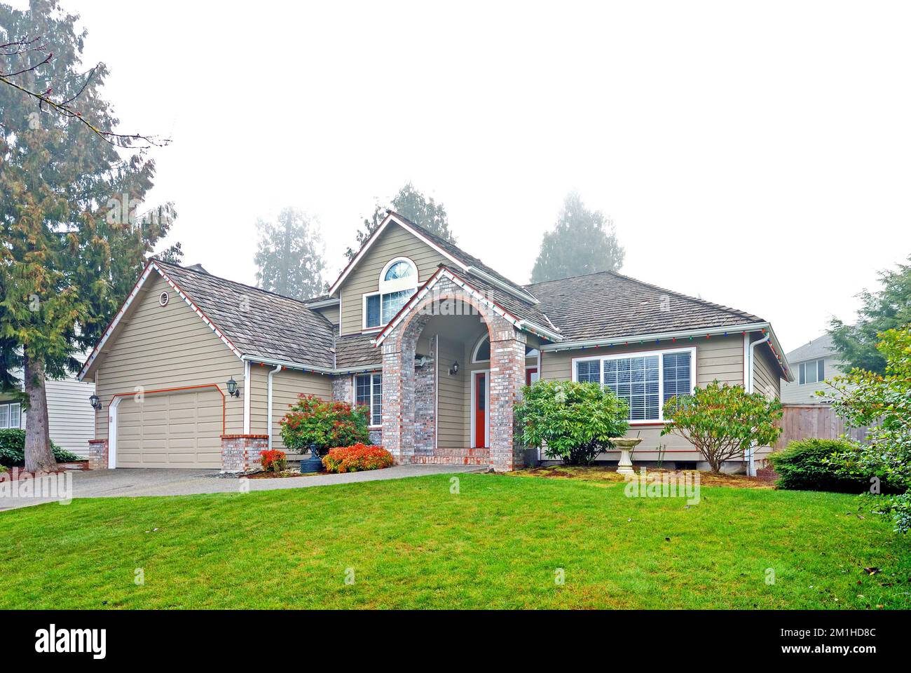 Medium Priced House exterior Stock Photo - Alamy