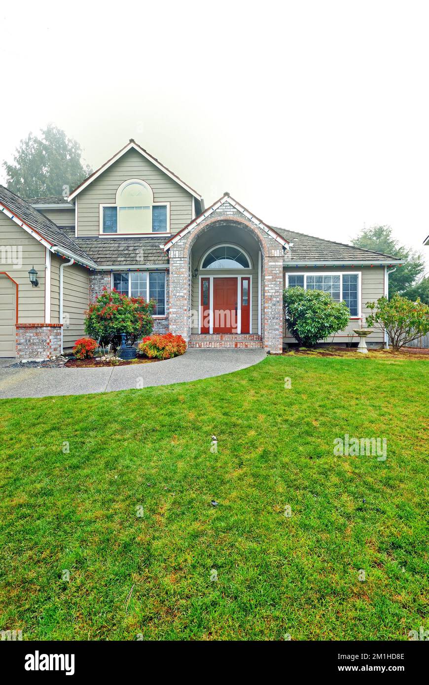 Medium Priced House exterior Stock Photo - Alamy