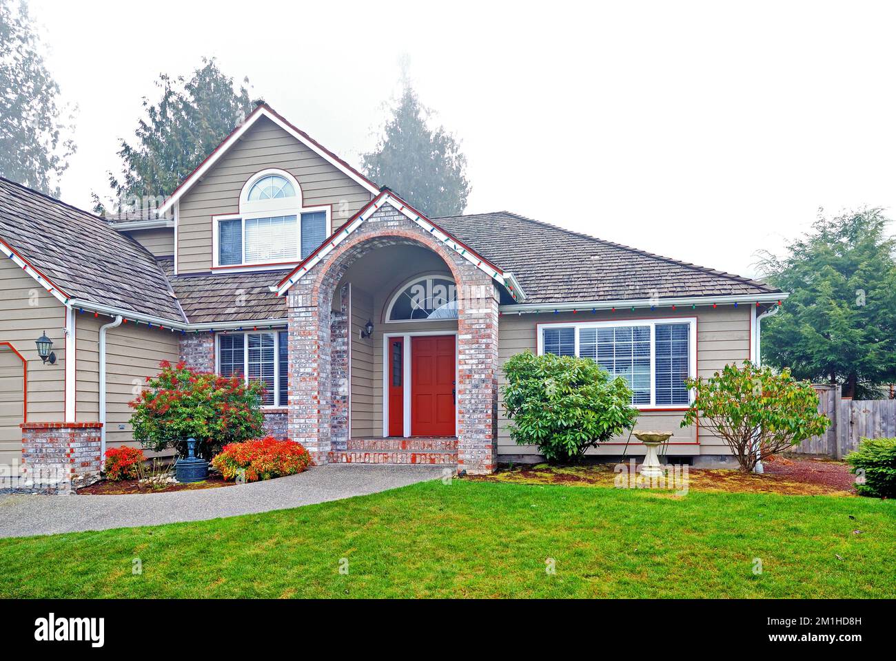 Medium Priced House exterior Stock Photo - Alamy