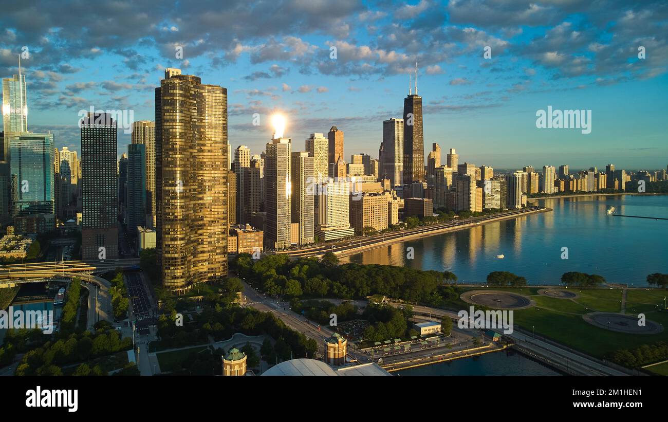 Chicago skyline aerial hi-res stock photography and images - Alamy