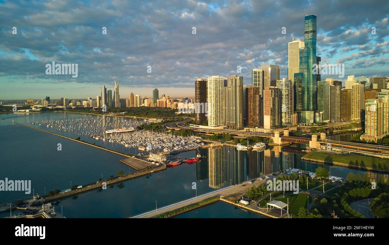 Aerial sunrise chicago river skyscrapers hi-res stock photography and ...