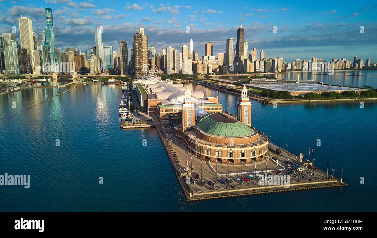 Aerial view navy pier chicago hi-res stock photography and images - Alamy