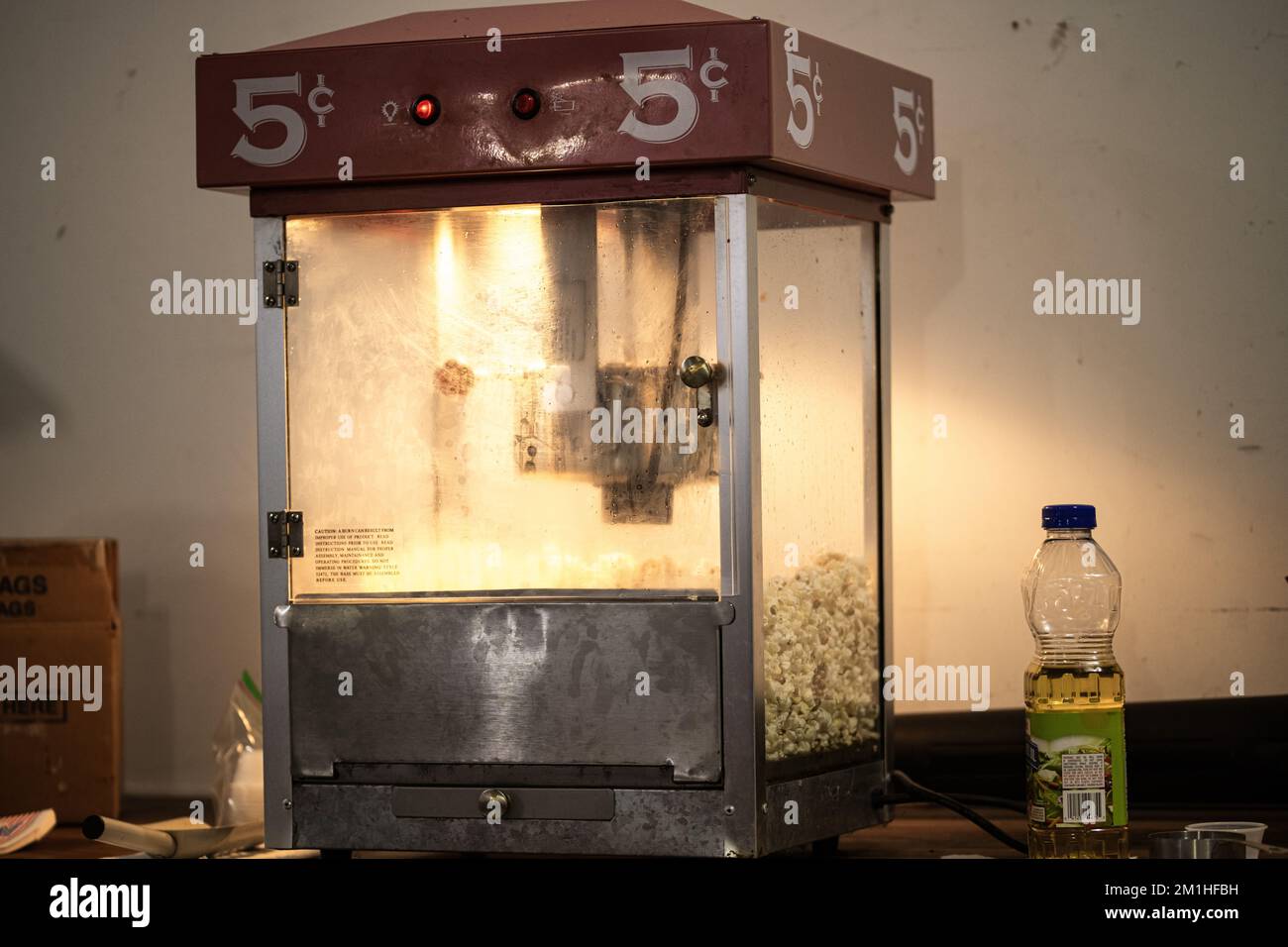 An old popcorn machine or popper with cooking oil o side Stock Photo ...