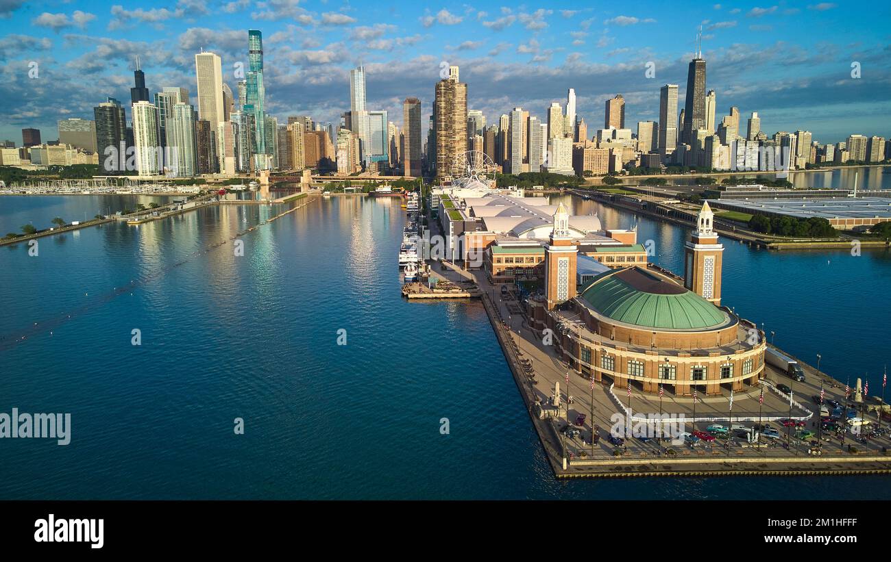 Morning light over beautiful Navy Pier and Chicago skyline on Lake ...