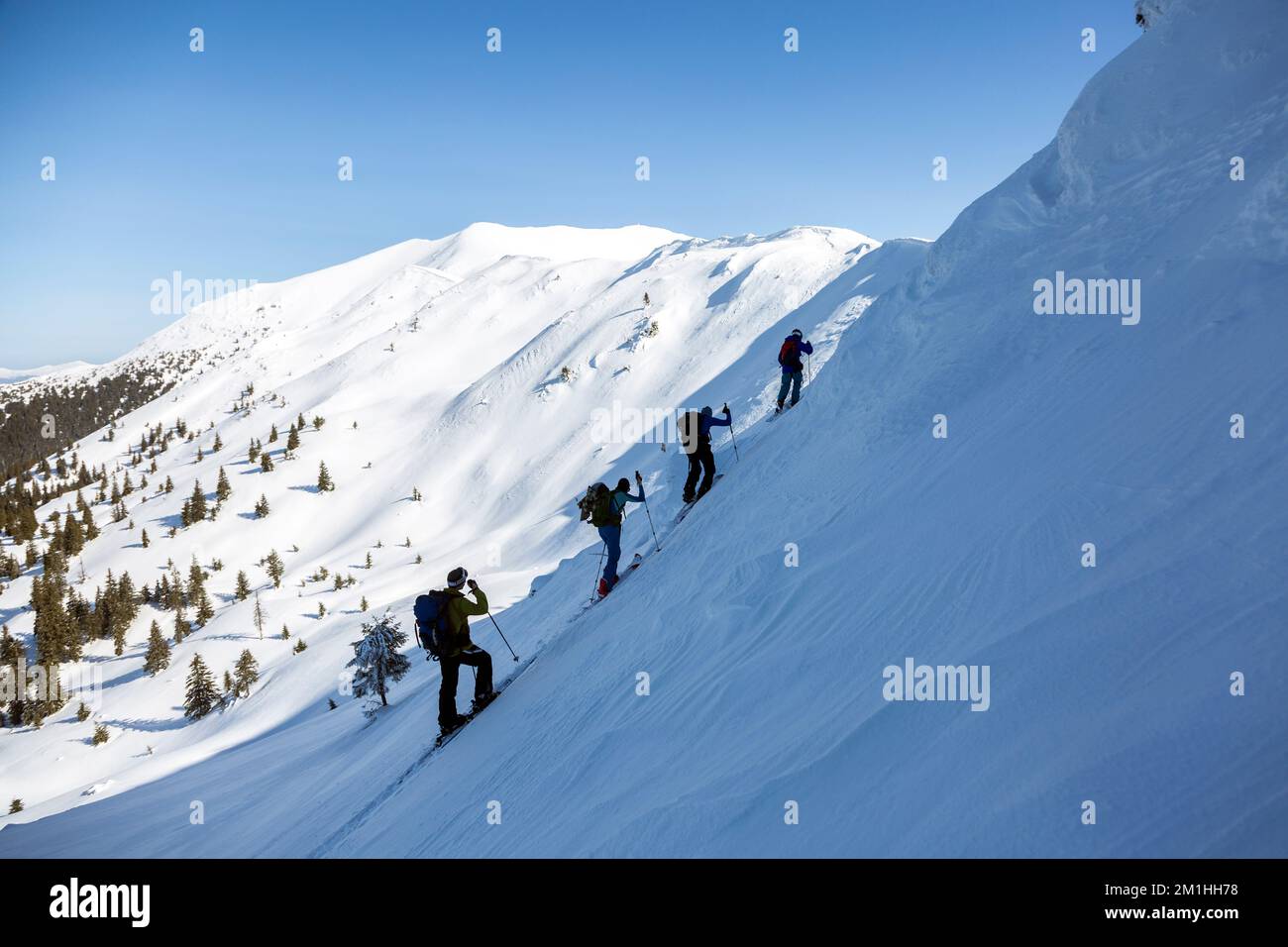 Overhanging snow hi-res stock photography and images - Alamy
