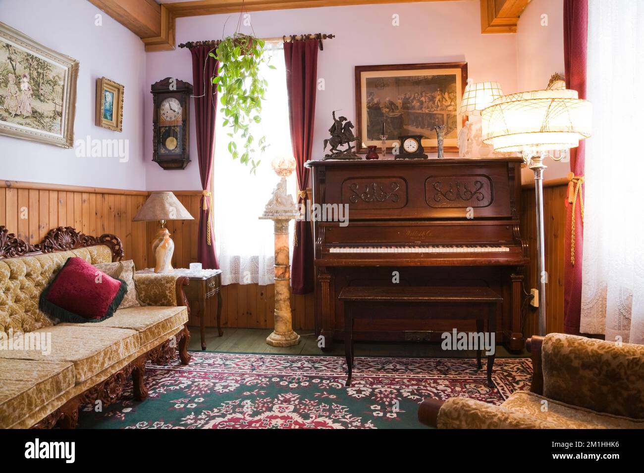 Parlor room victorian hi-res stock photography and images - Alamy