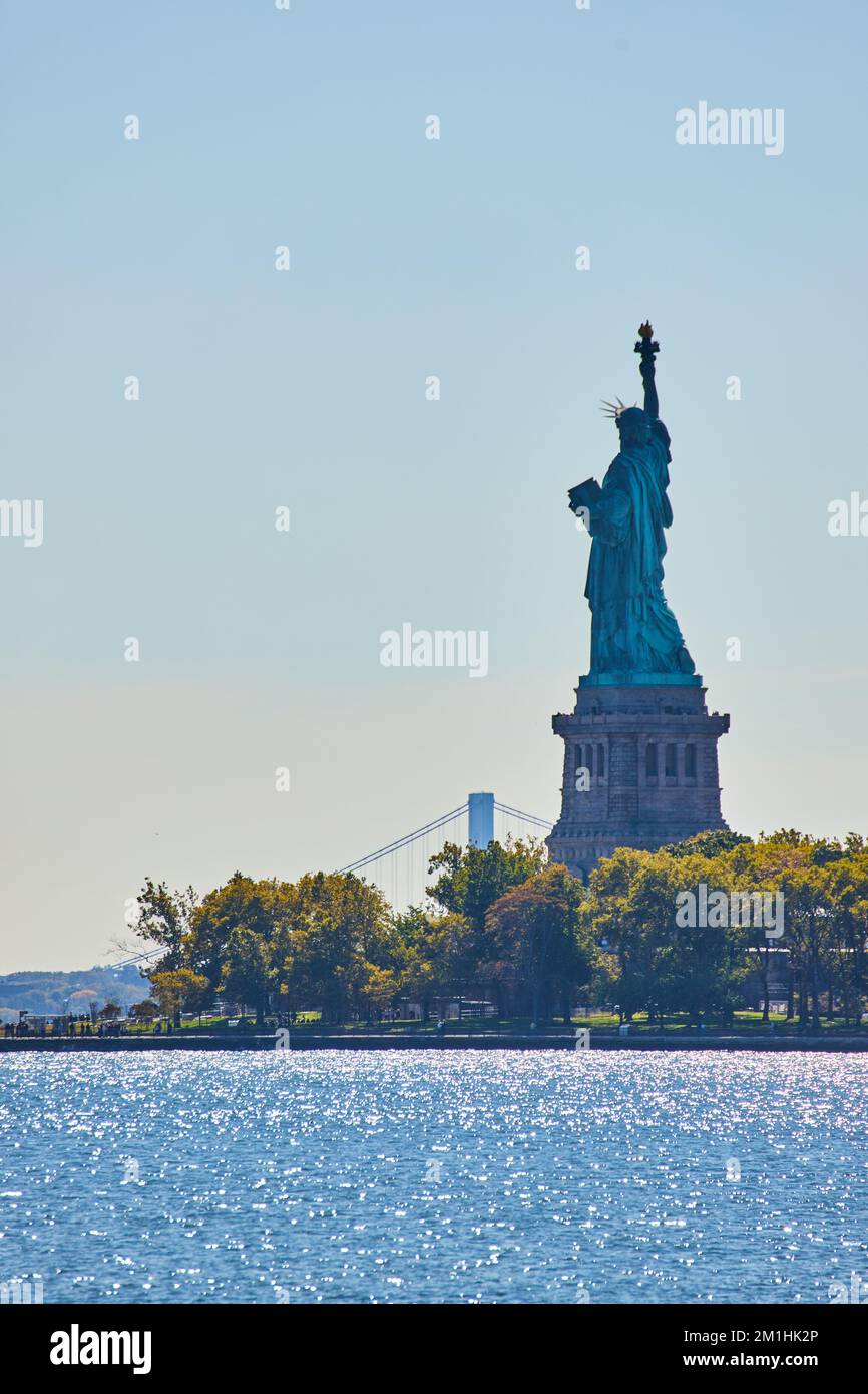 Back of the statue of liberty hi-res stock photography and images - Alamy