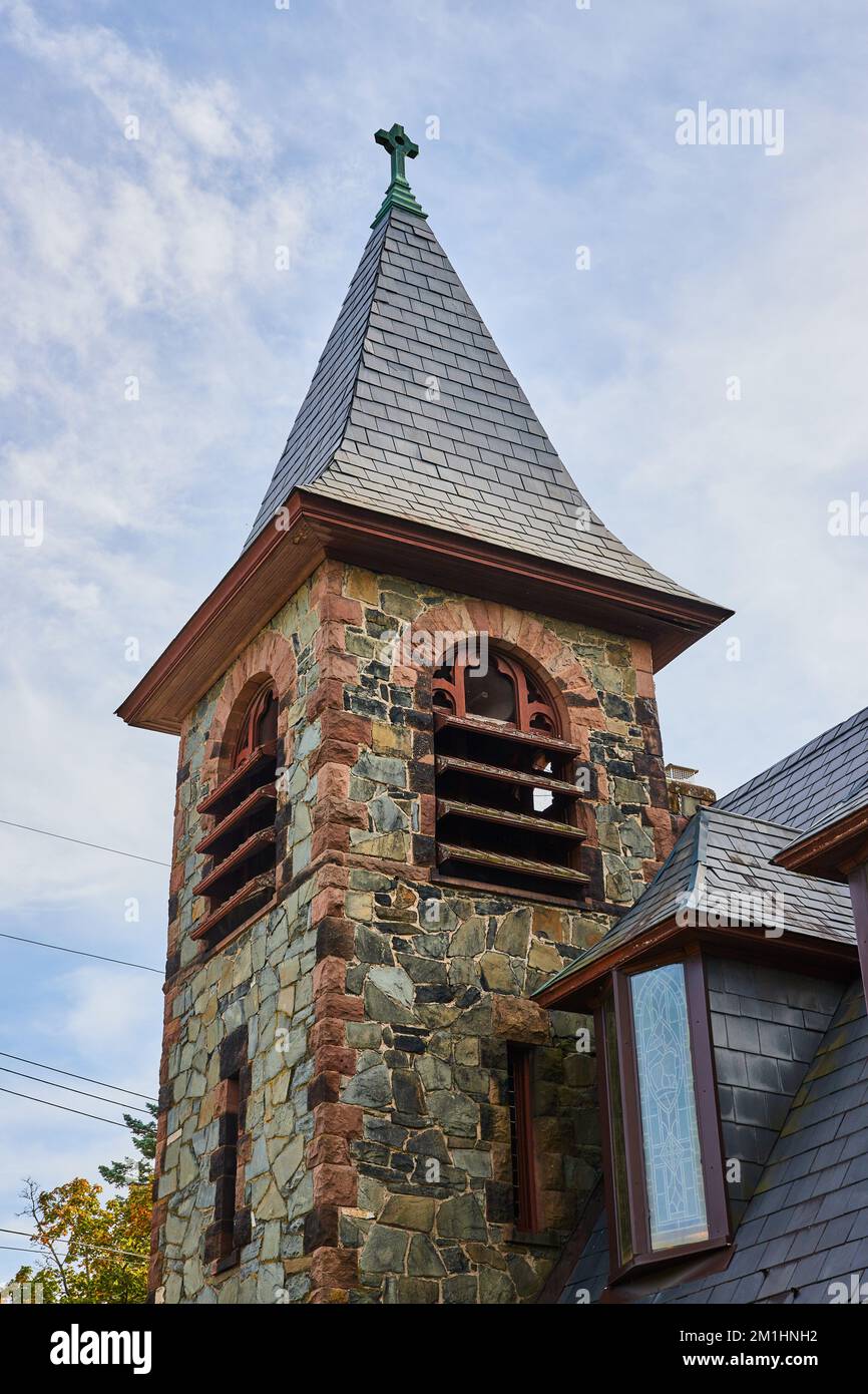 Stone church steeple detail hi-res stock photography and images - Alamy