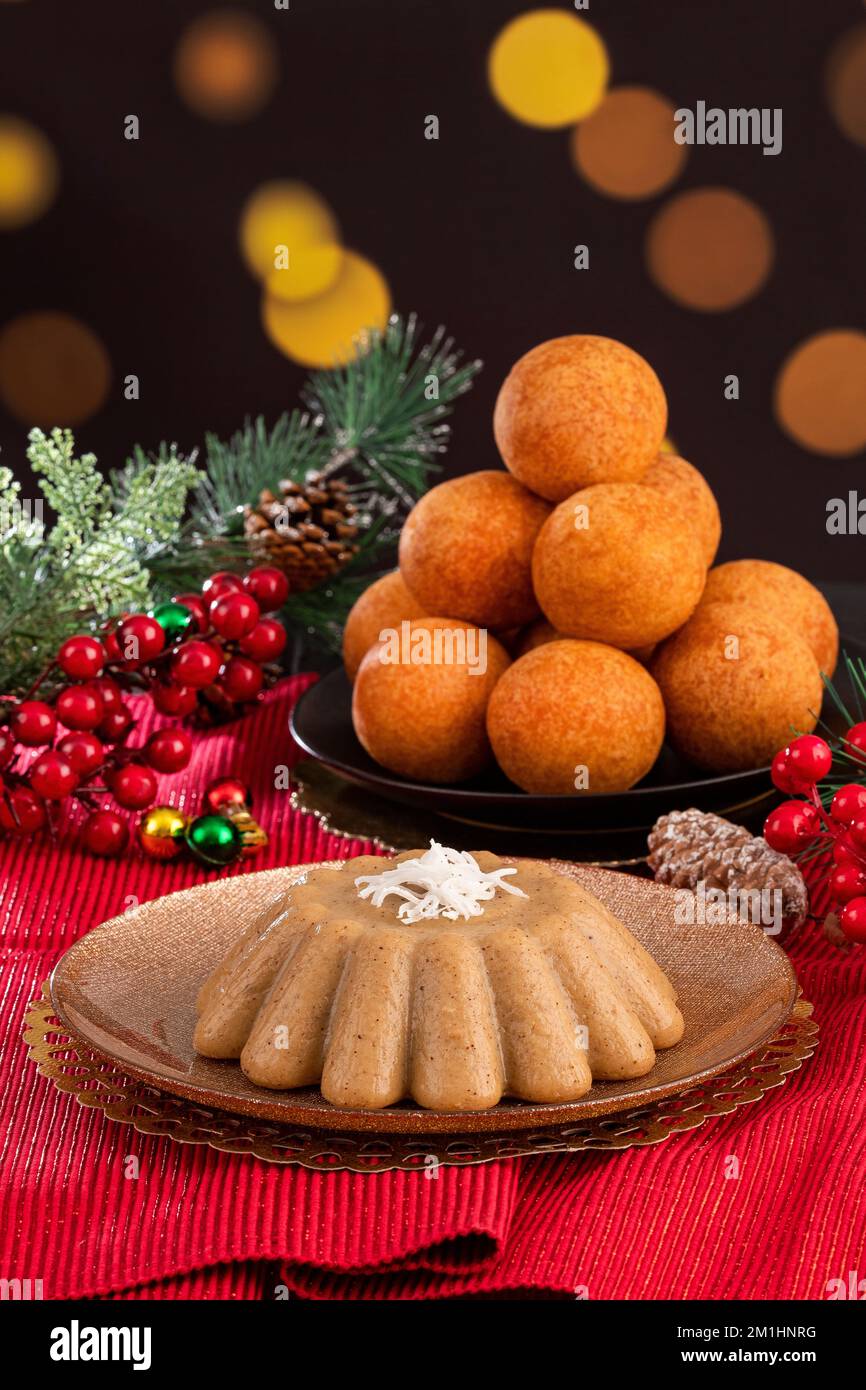 Traditional Colombian christmas food - Buñuelos y natilla Stock Photo ...
