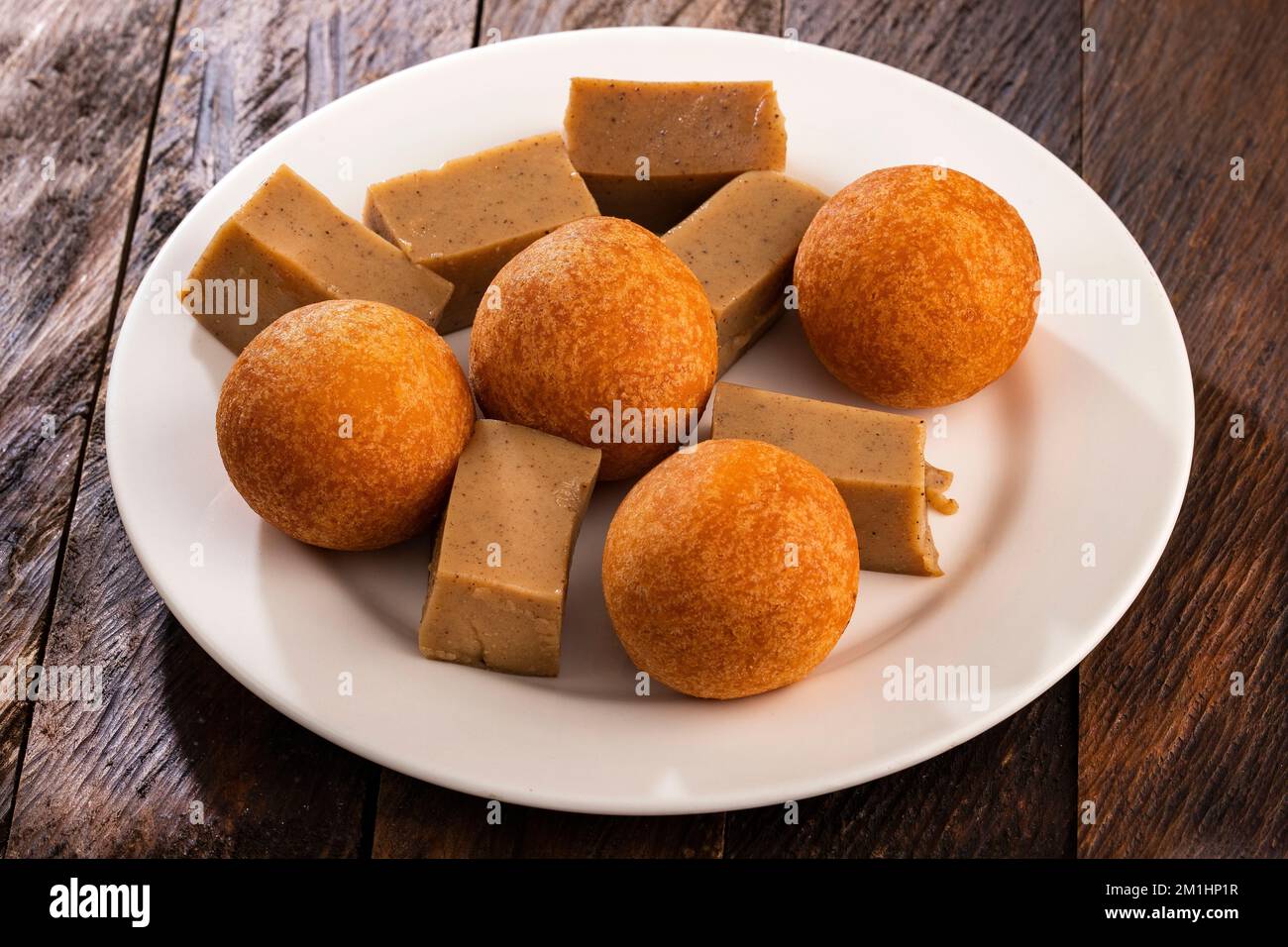 Traditional Colombian christmas food - Buñuelos y natilla Stock Photo ...
