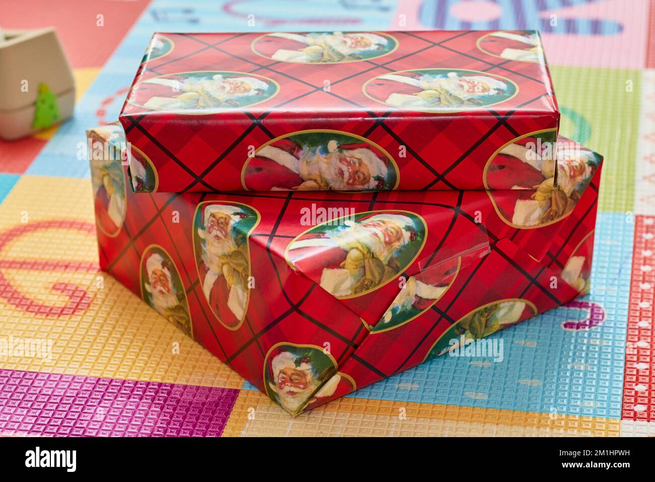 Preparation holidays new year gift hi-res stock photography and images ...