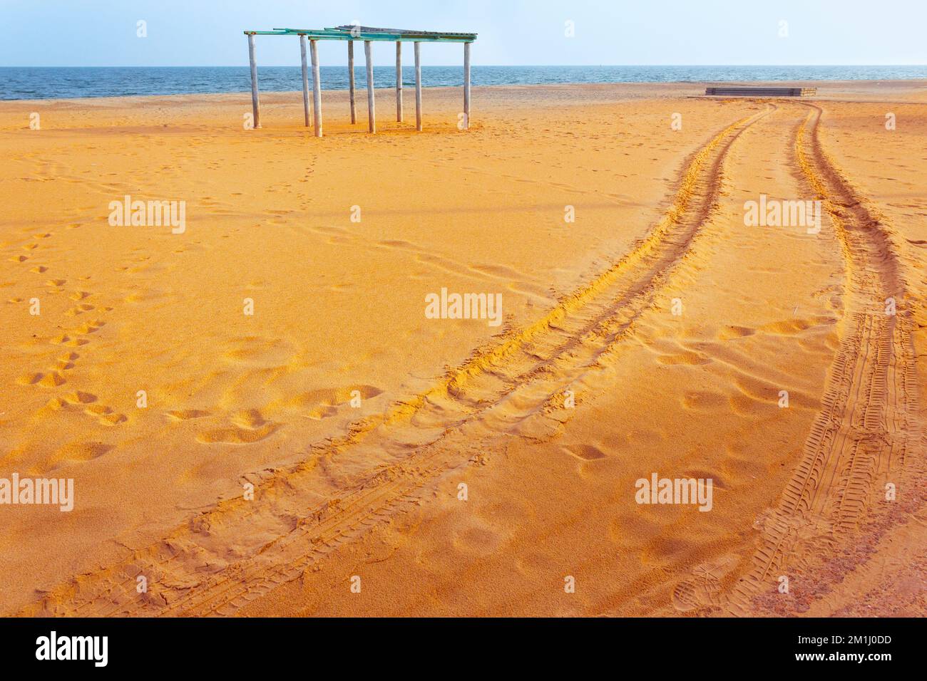 Golden sand beach . Machine track at sandy coast Stock Photo - Alamy