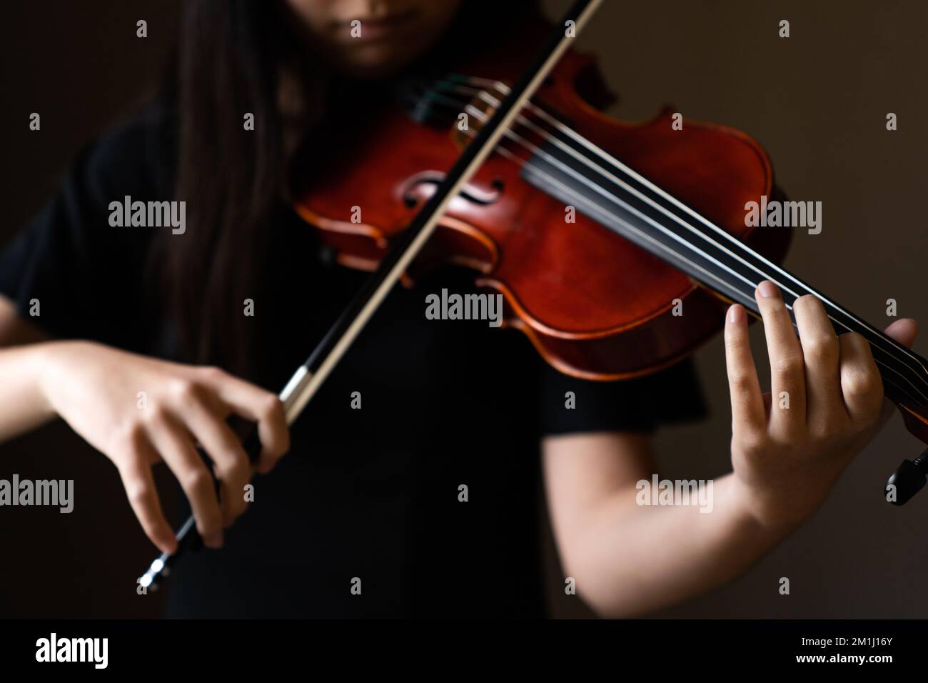 Teen playing violin in formal wear Stock Photo - Alamy