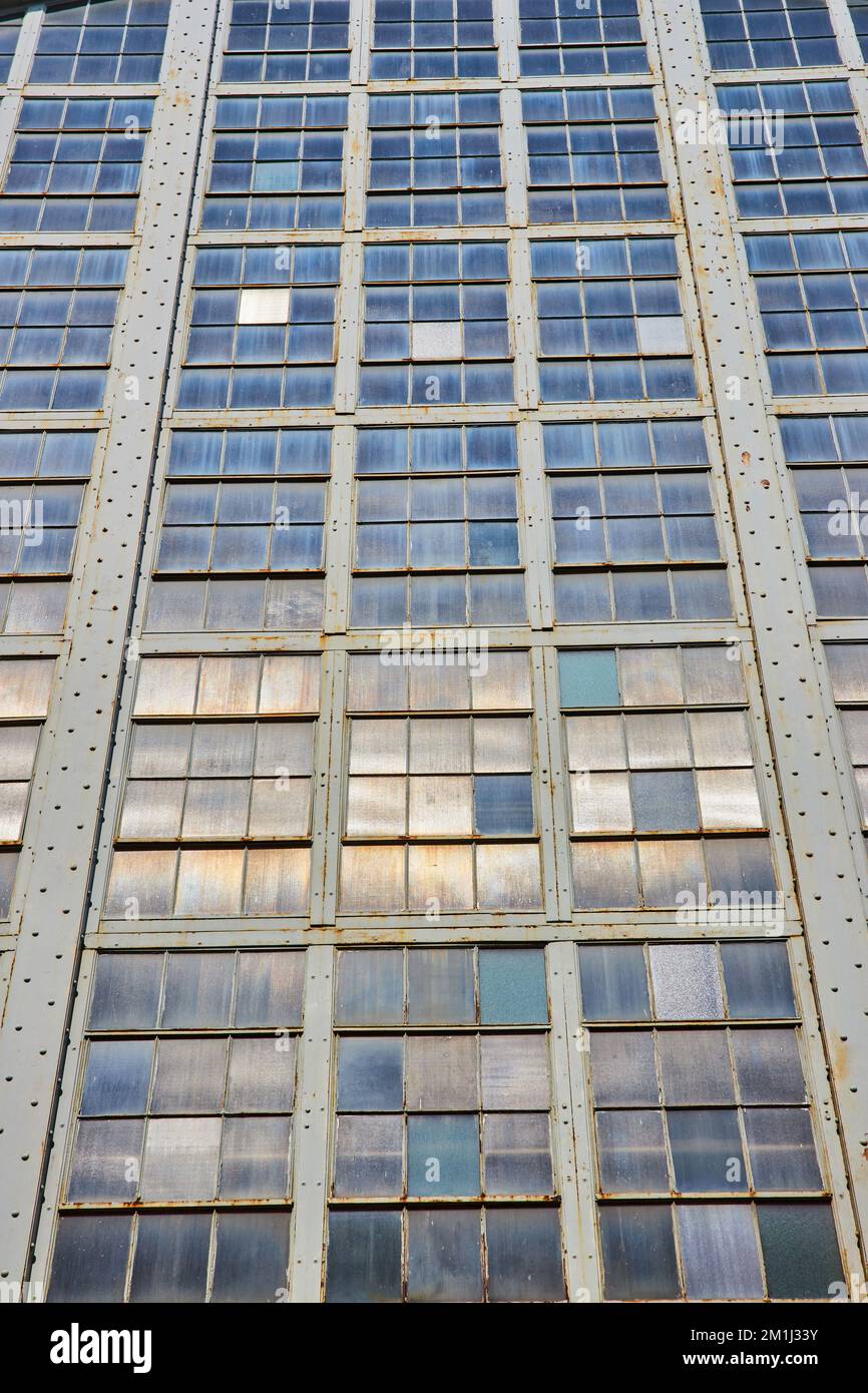 Industrial windows hi-res stock photography and images - Alamy