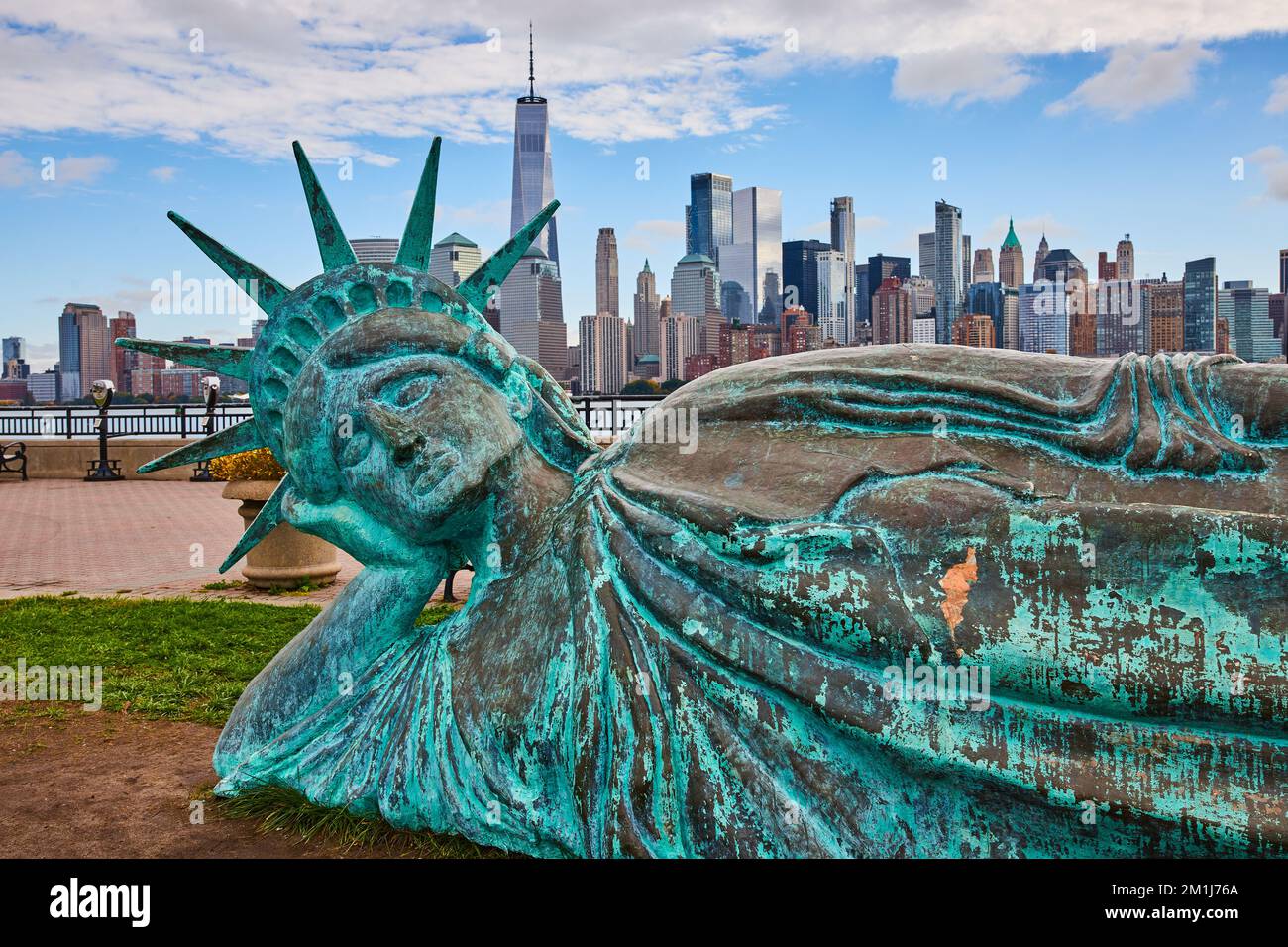 New york city skyline behind statue of liberty hi-res stock photography ...