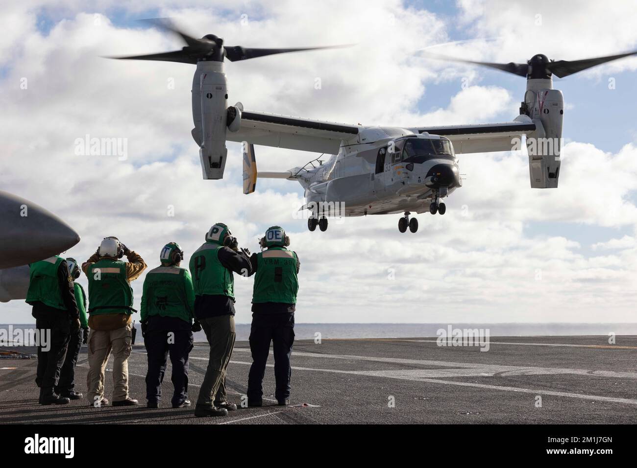 221209-N-LM220-1815 PACIFIC OCEAN (Dec. 9, 2022) A CMV-22B Osprey ...