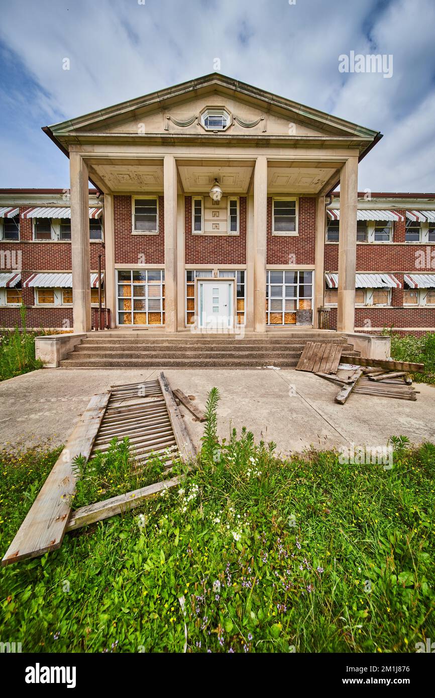 Abandoned building exterior hi-res stock photography and images - Alamy