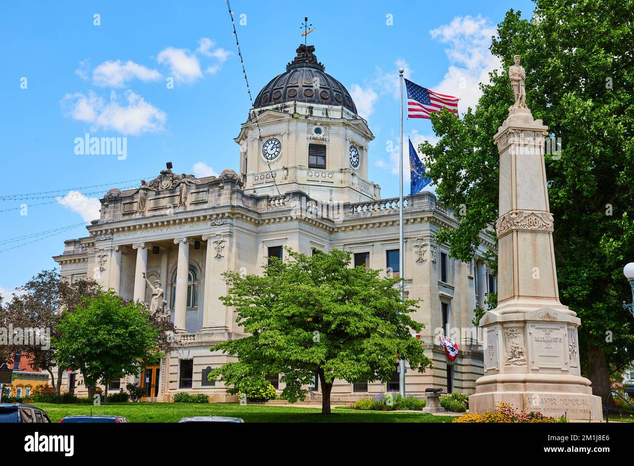 Courthouse exterior flag capital hi-res stock photography and images ...