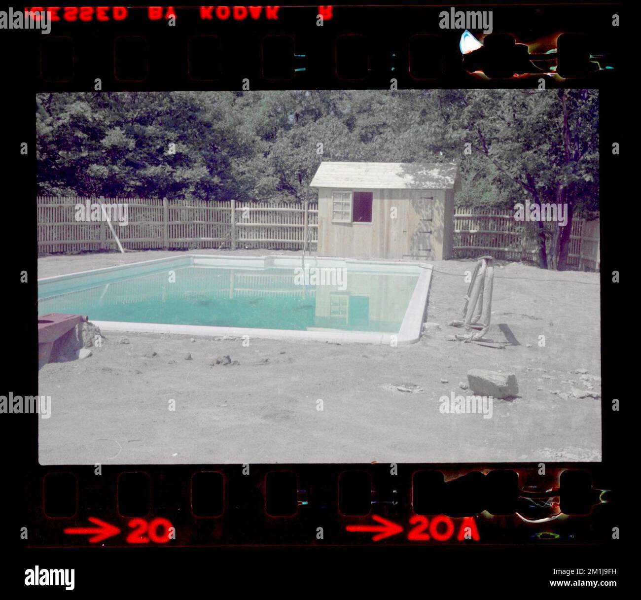1950s family backyard swimming pool hi-res stock photography and images ...