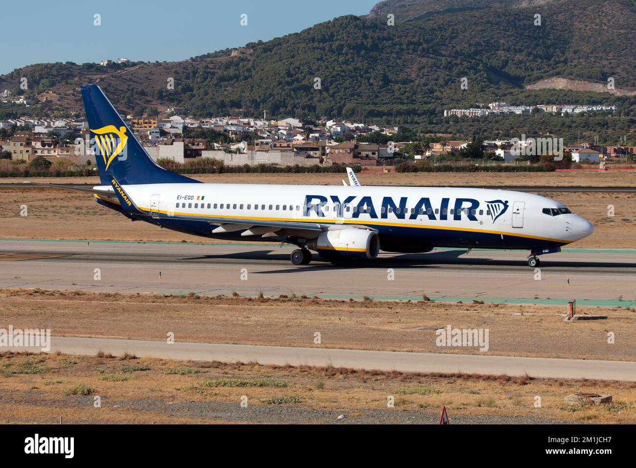 737 700 ryanair hi-res stock photography and images - Alamy