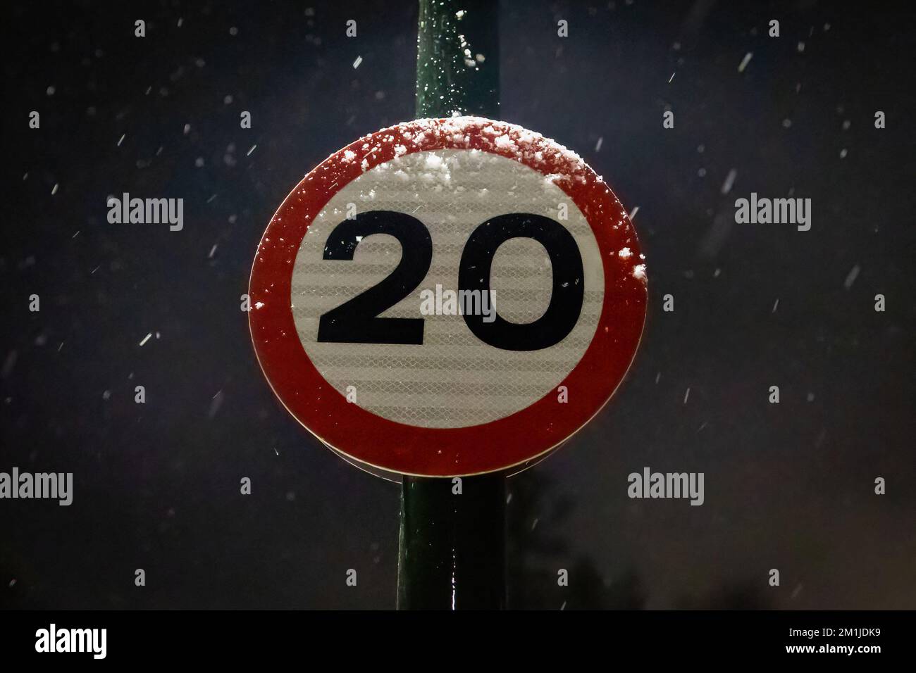 Speed limit warnings hi-res stock photography and images - Alamy