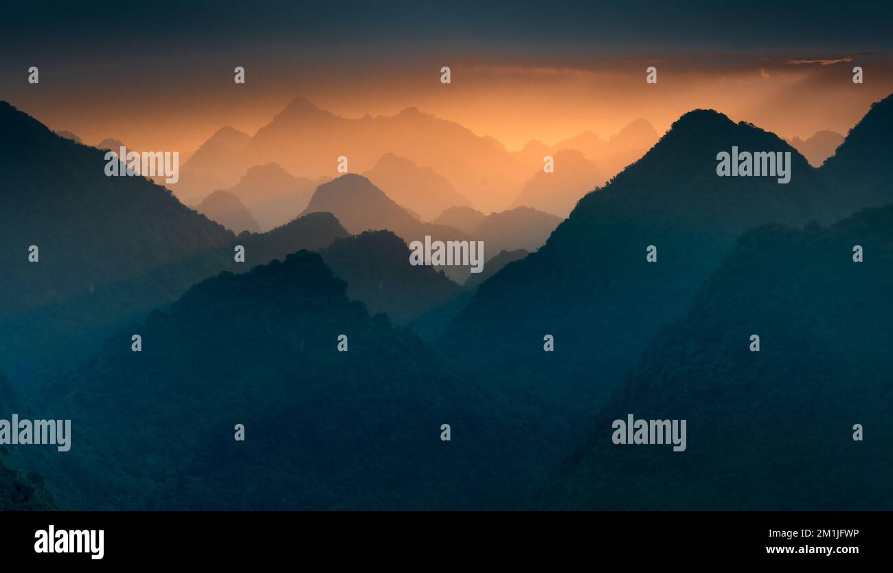 The fanciful scene of the mountains overlapping one another at dawn in ...