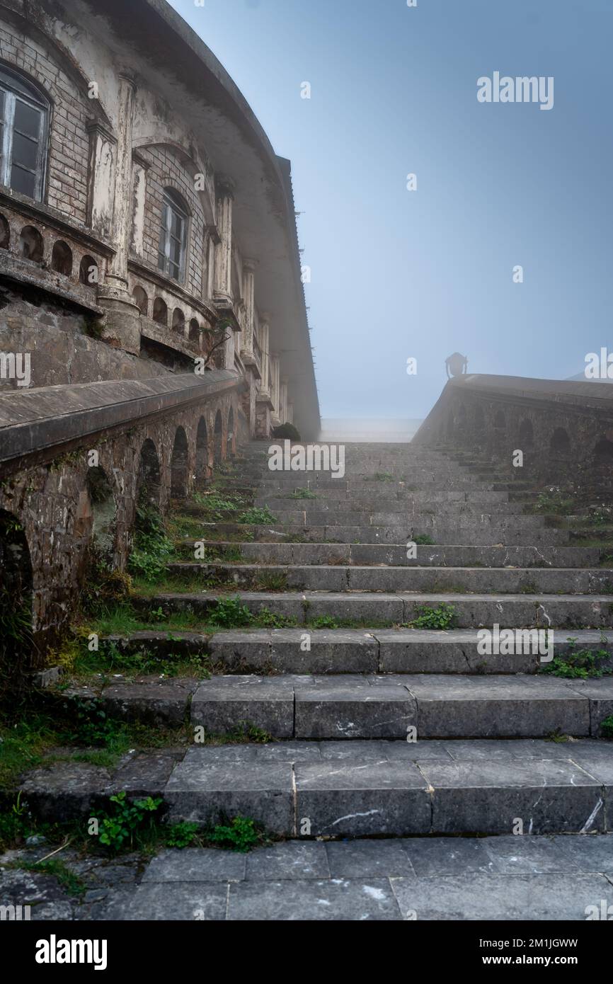 Mau son tour hi-res stock photography and images - Alamy