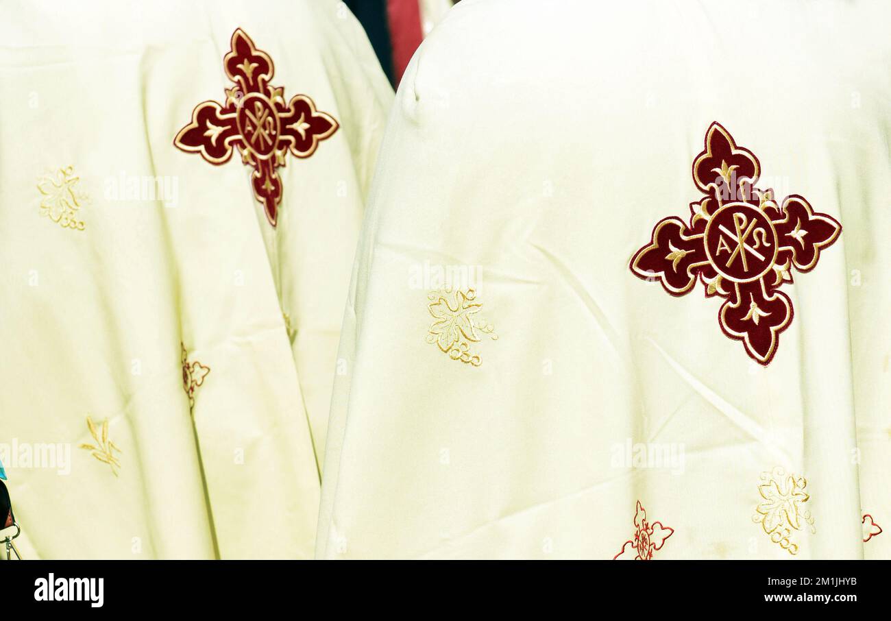 Greek Orthodox priest traditional robe Stock Photo - Alamy