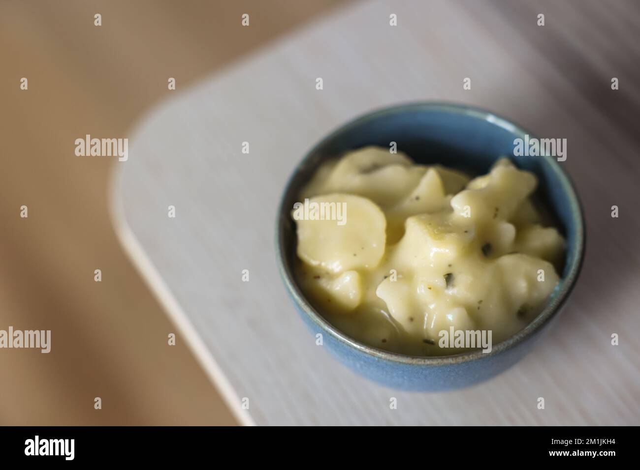 Bowl with creamy potato salad on wooden table Stock Photo - Alamy
