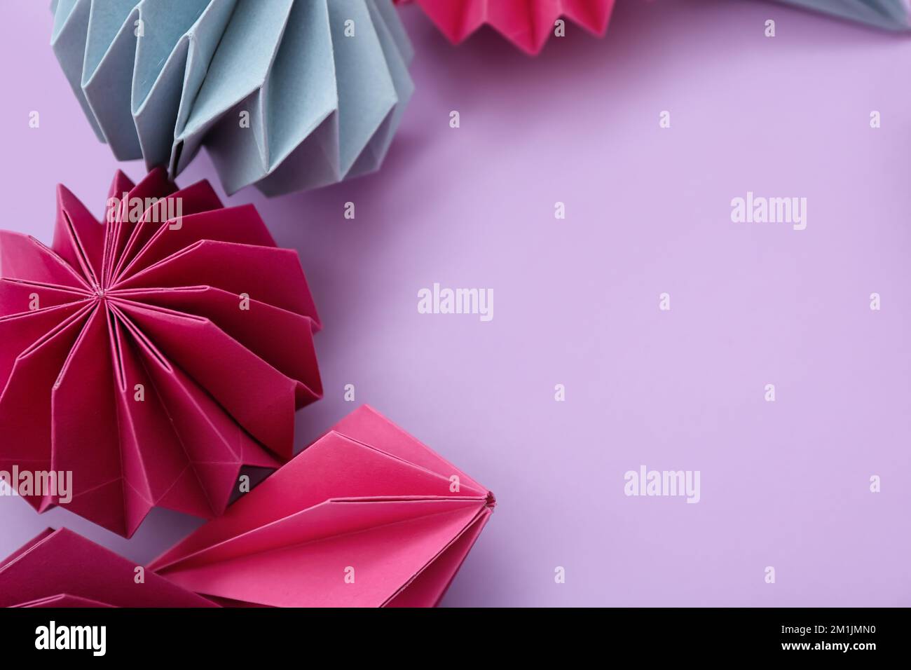 Frame made of paper Christmas balls on lilac background Stock Photo - Alamy